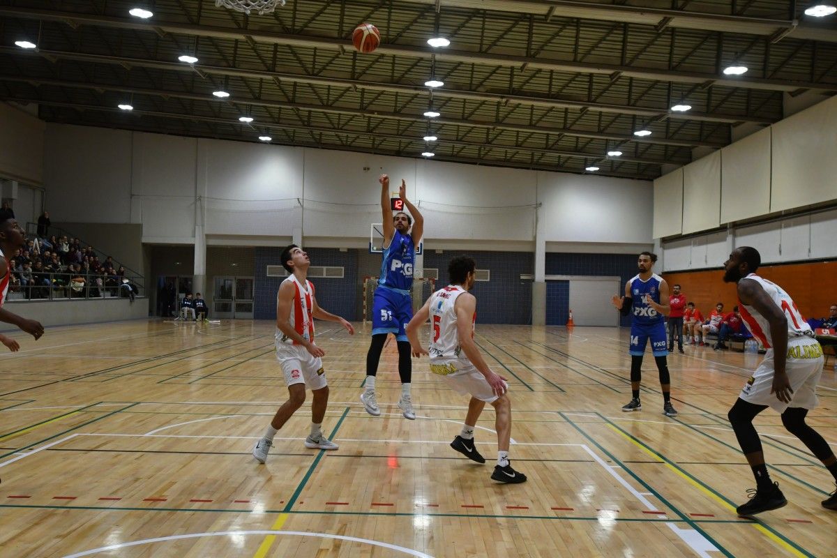Partido entre Peixe Galego y Gijón Basket en el CGTD