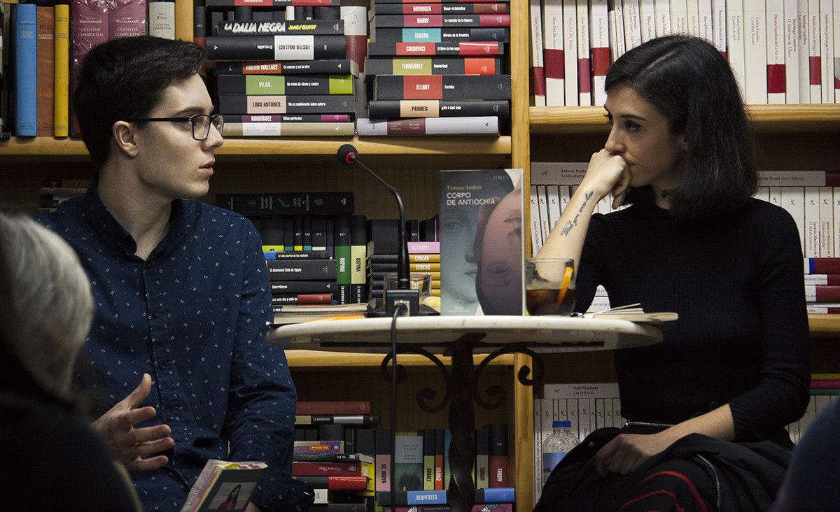 Vermú de poesía y reflexión en la librería Paz con Tamara Andrés