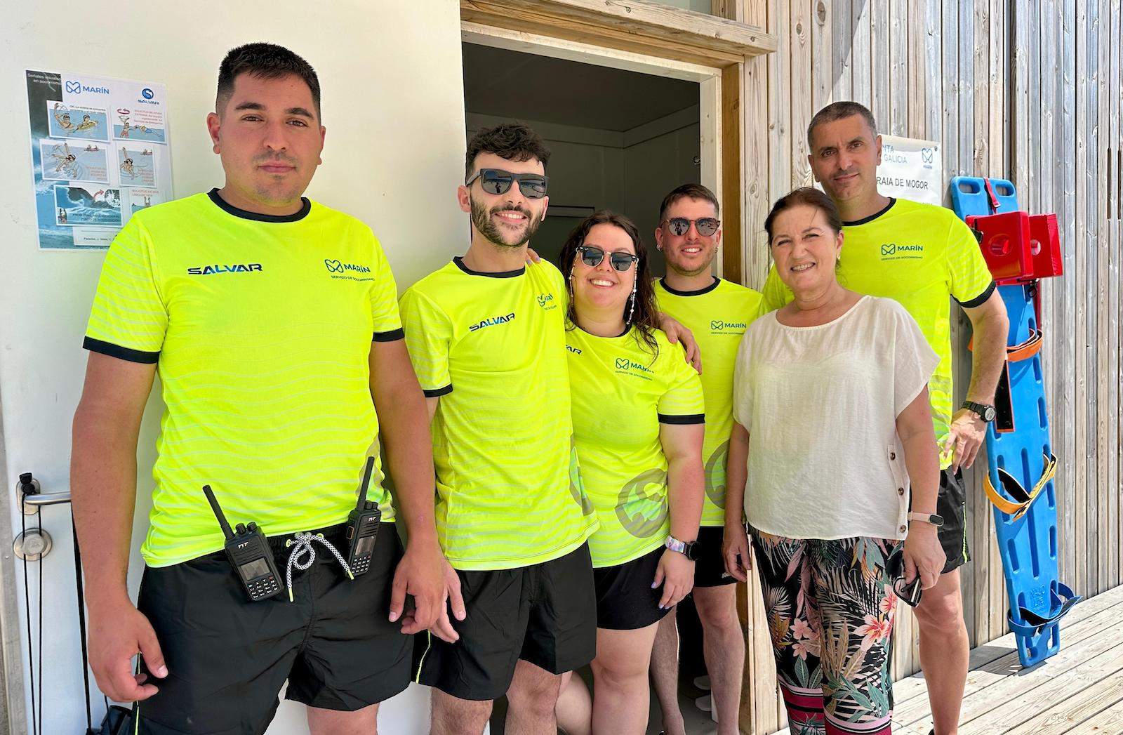 Los socorristas toman sus posiciones en las playas de Marín