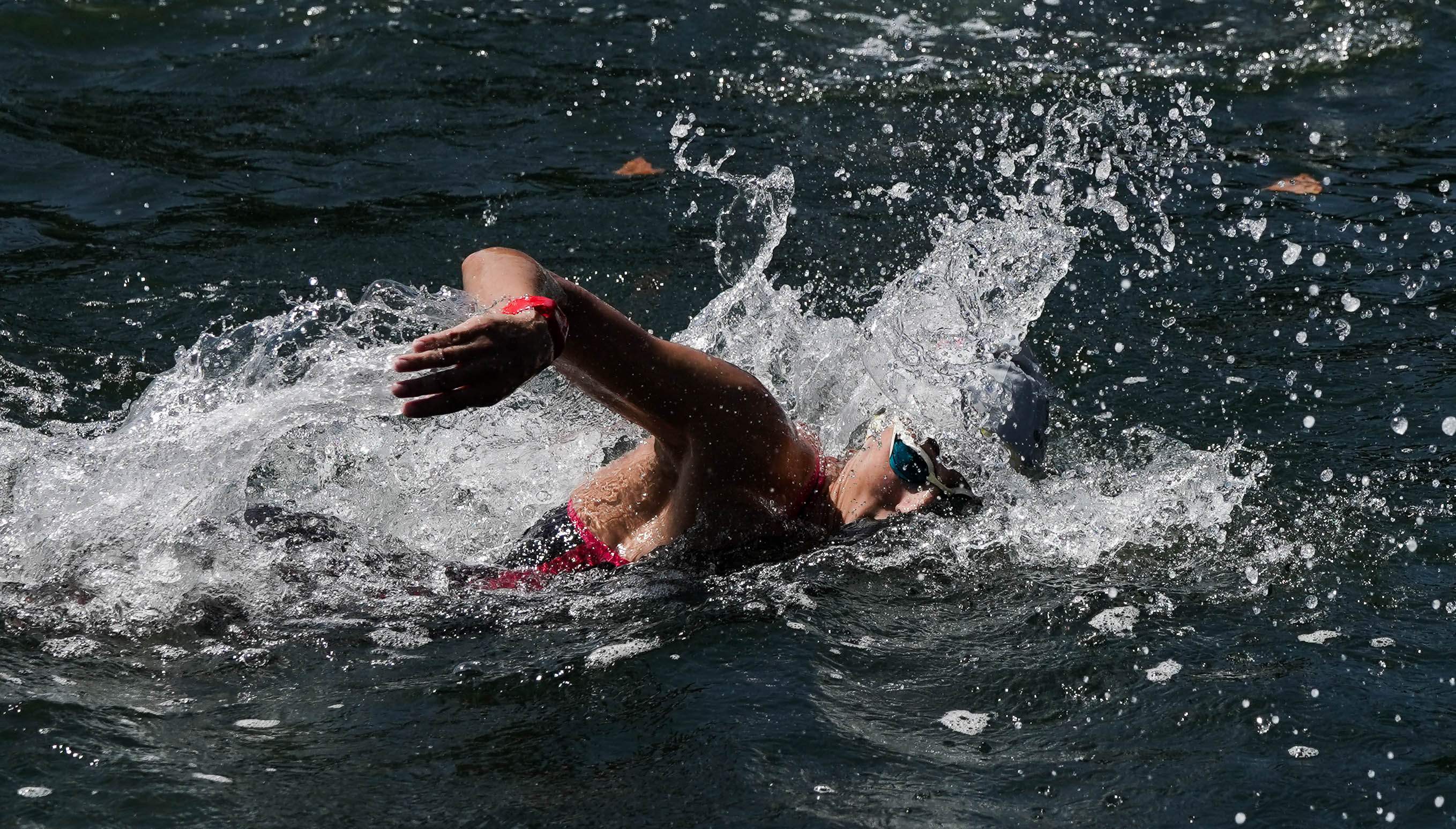 La travesía a nado del Lérez convierte Pontevedra en una fiesta de natación