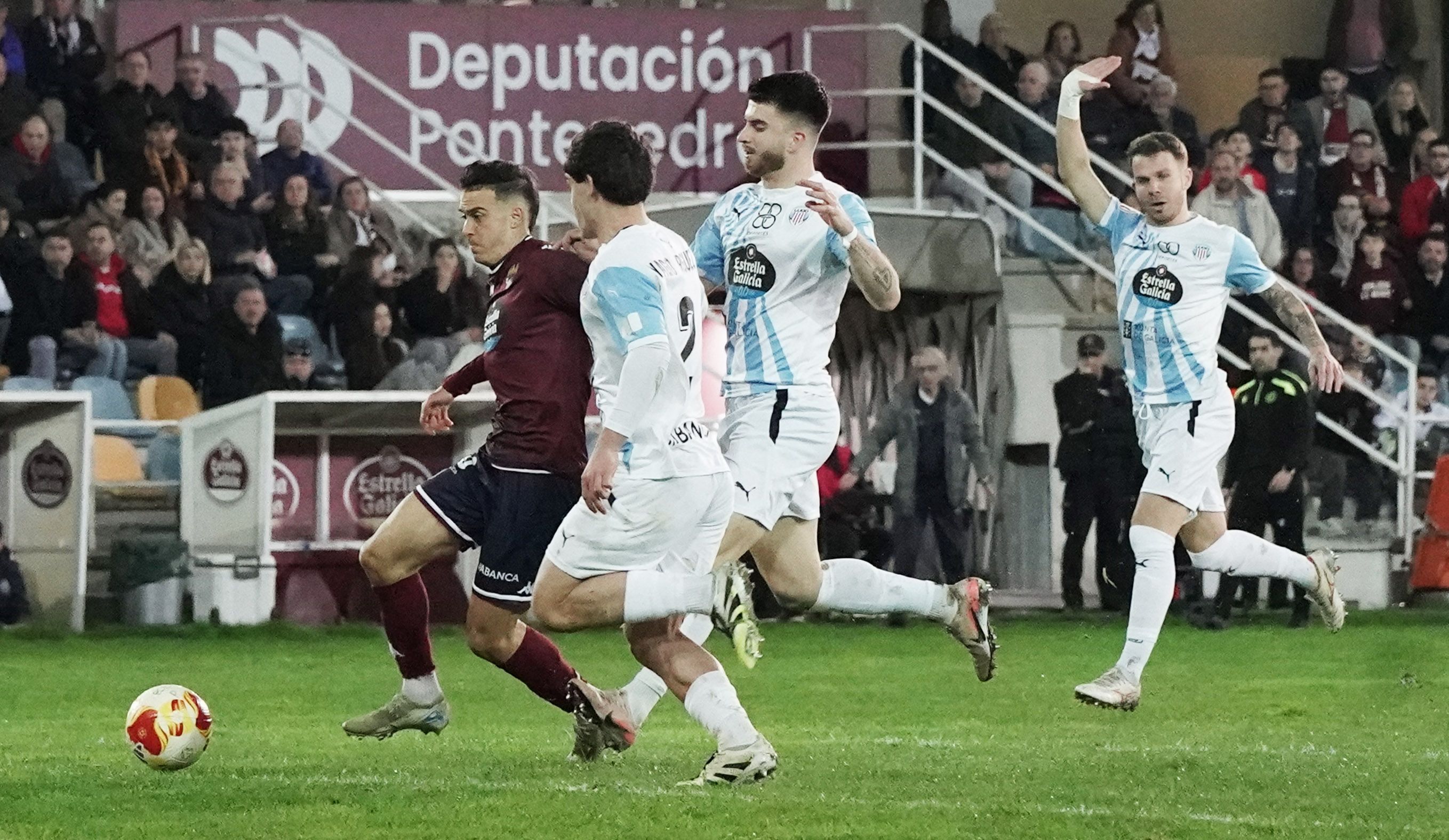 Dos partidos de sanción para Alberto Gil por su expulsión contra el Lugo