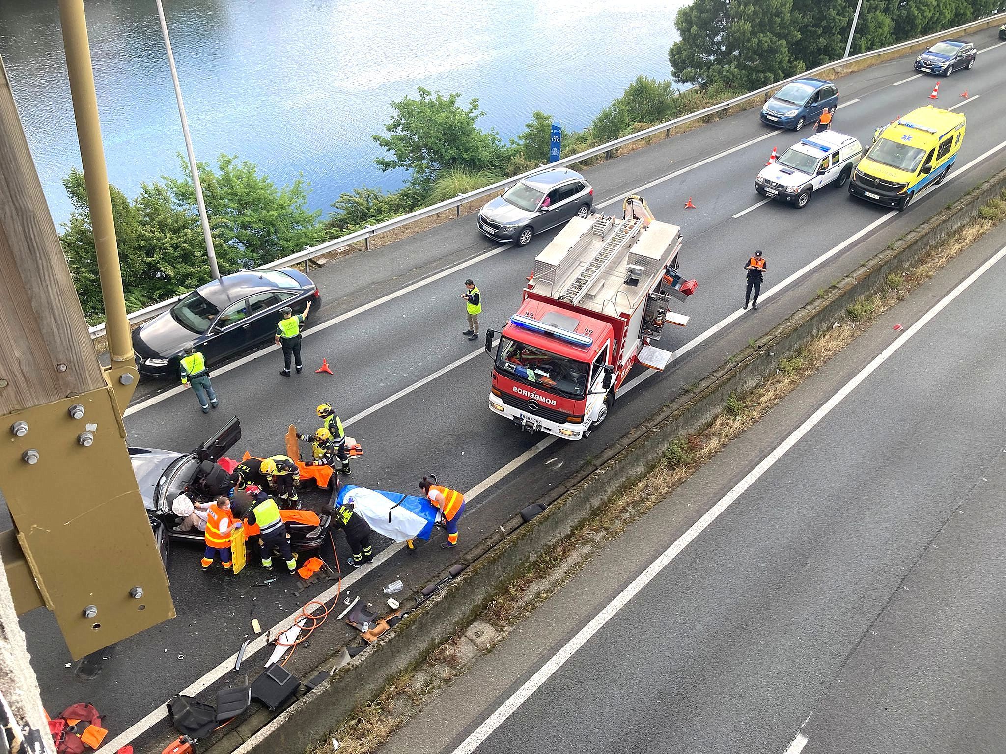 Retencións na AP-9 debido a unha saída de vía que deixa unha muller ferida