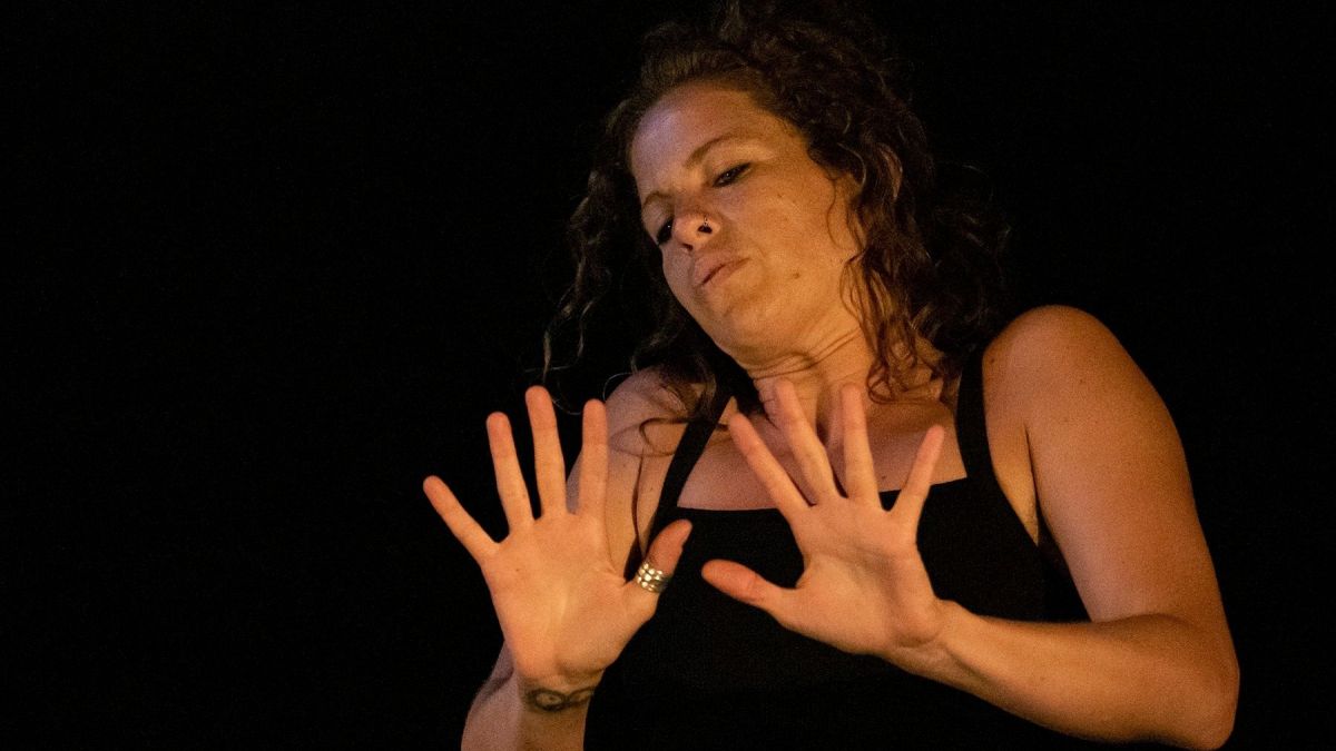 A actriz Pía Nicoletti presenta "π r2" en Pontevedra
